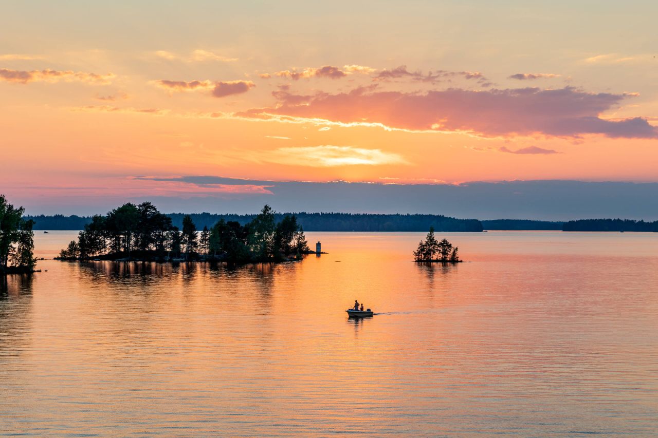 Découvrez les photos épiques du soleil de minuit en Finlande | Visit ...